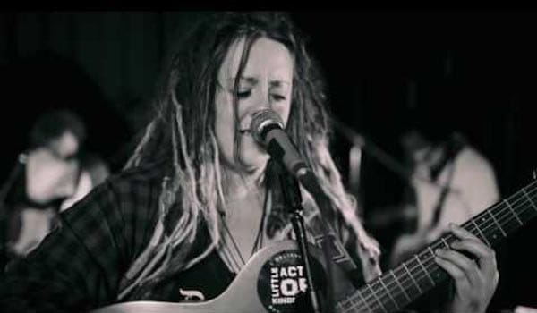 PREVIEW: Beth Prior brings ‘Little Acts of Kindness’ to the Green Door ...